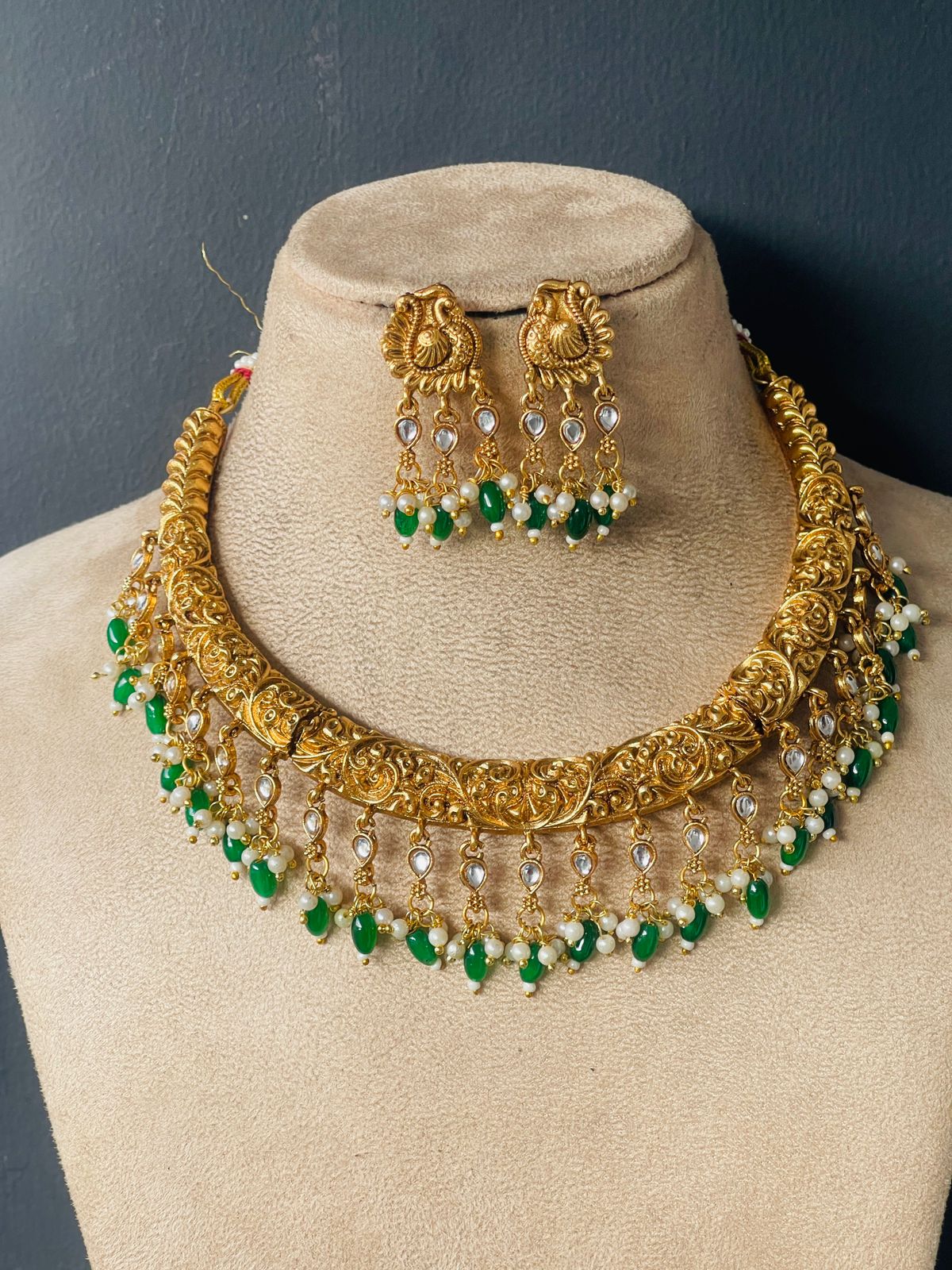 White Stone Emerald Pearl Necklace – Mannat Jewelz